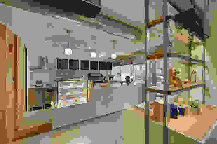 廢棄老屋大改造與天光相伴的日式風高採光咖啡廳 homify
