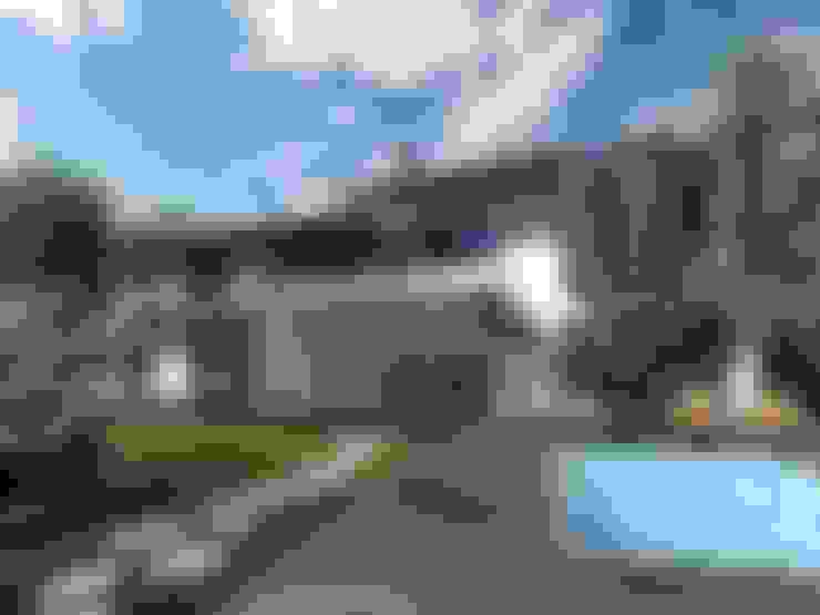 Stunning minimalist home by the lake