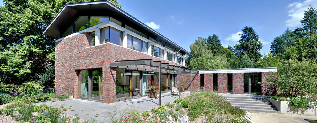 A family home with a floating gable roof