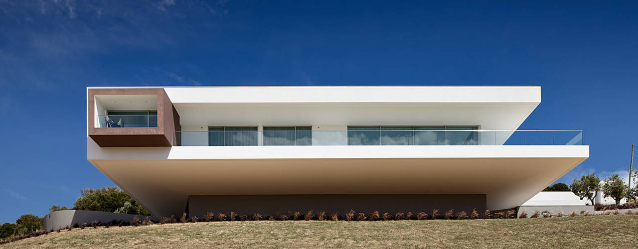homify 360°: La villa Escarpa de Mário Martins | homify