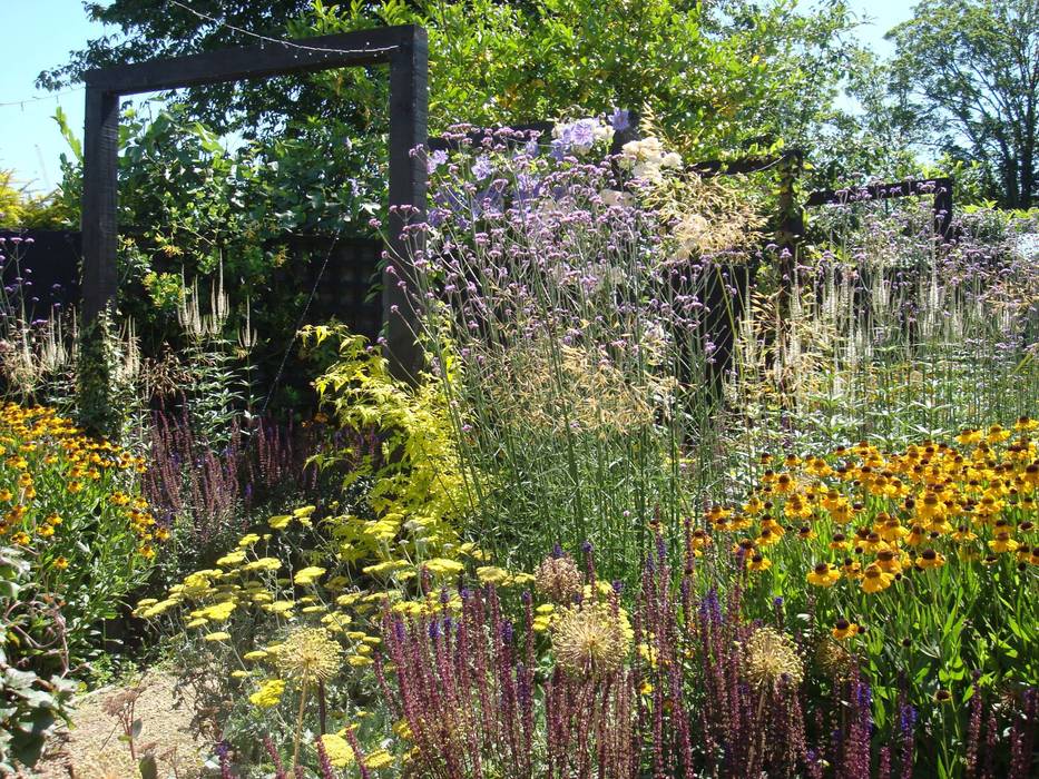 Long, narrow, contemporary garden design, woking, surrey | homify