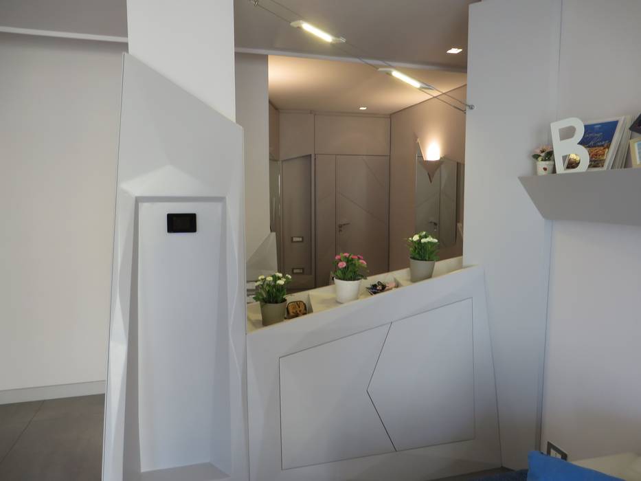 Divisorio contenitore living-ingresso | homify