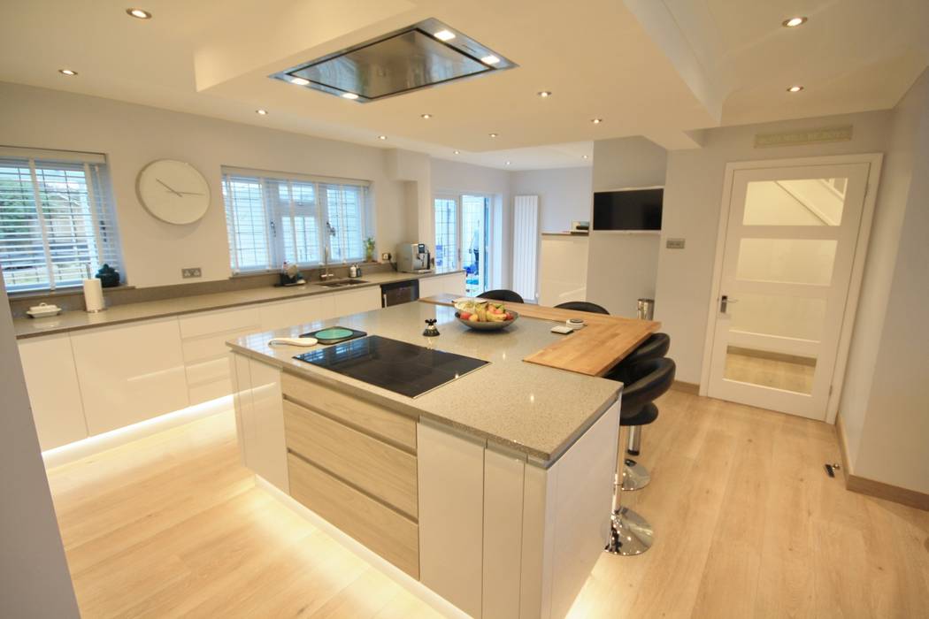 Floating island with breakfast bar attached | homify