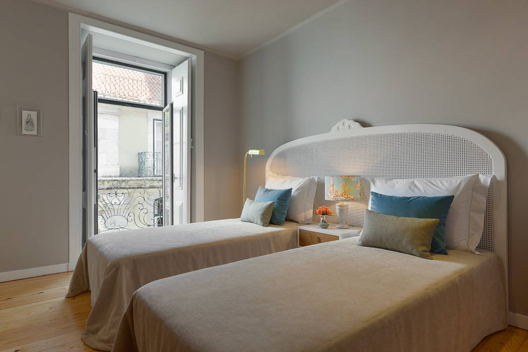 "pied-à-terre" in lisbon quartos ecléticos por insight - interior architecture and design ...