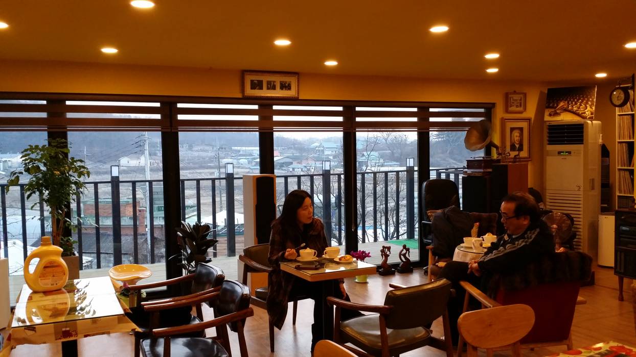 은퇴부부를 위해 지은 2층 컨테이너 카페주택 신짱 칼라하우스 모던스타일 서재 사무실 호미파이 And Homify