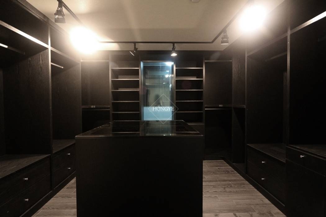 블랙&화이트의 모던한 39py 아파트인테리어, 홍예디자인 | 호미파이 & homify