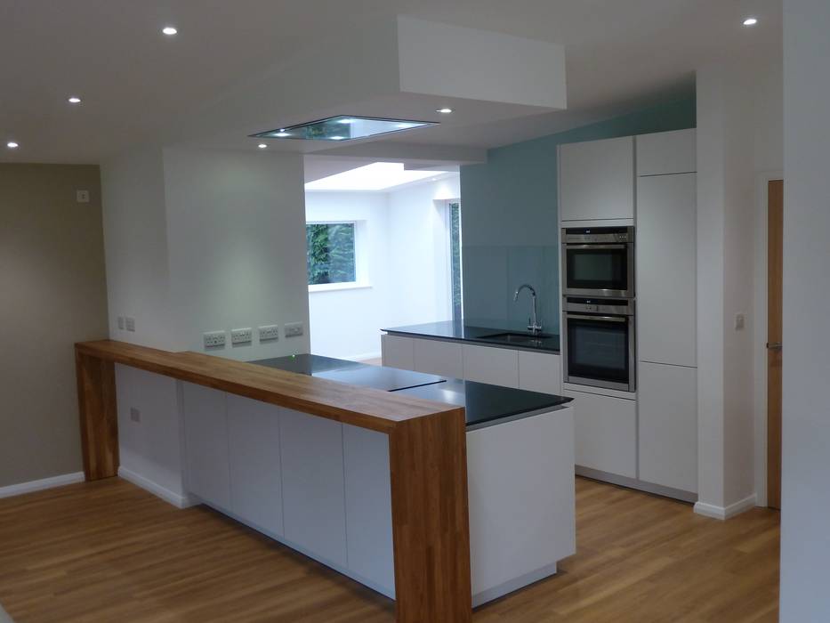 Handless kitchen in matt white lacquer with sharksnose edge profile on ...