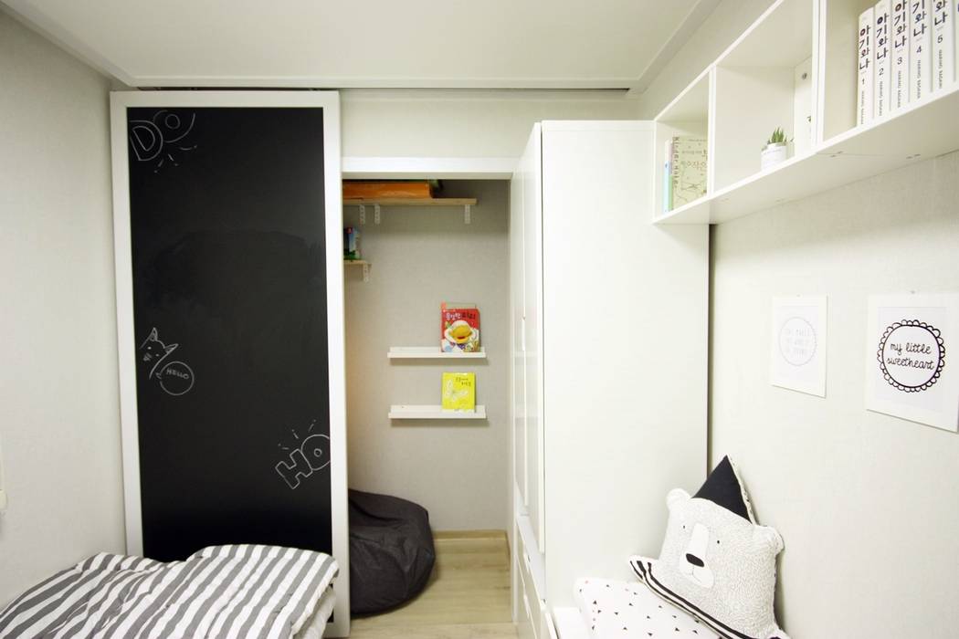 홈라떼 책이 가득한 24평 복도식 아파트 홈스타일링 Homelatte 미니멀리스트 아이방 호미파이 And Homify