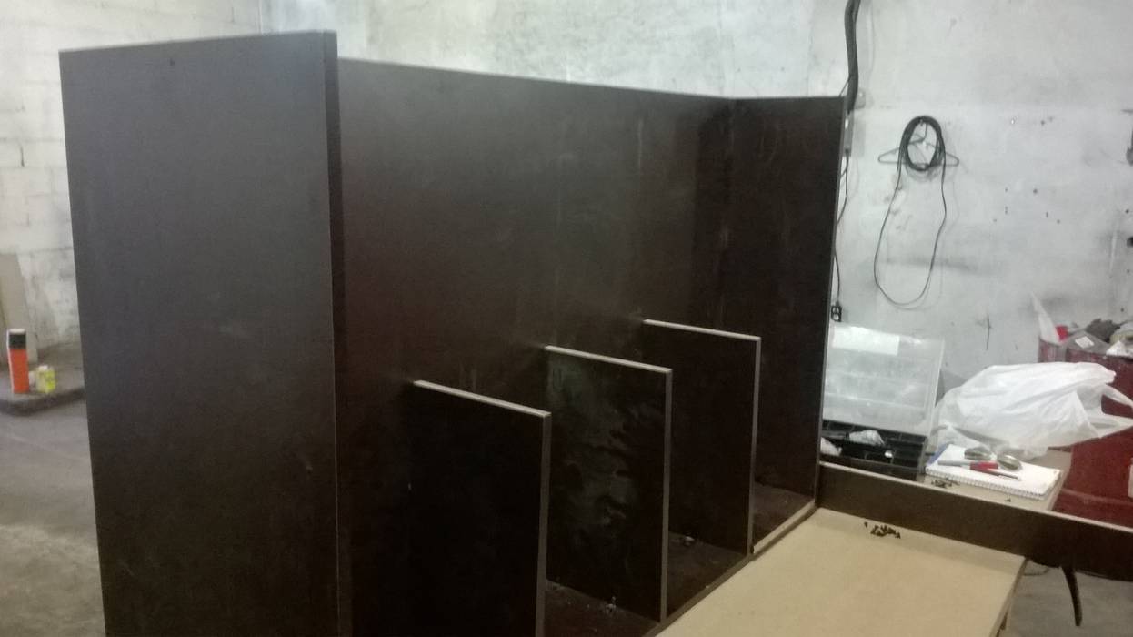 Estante en proceso de armado | homify