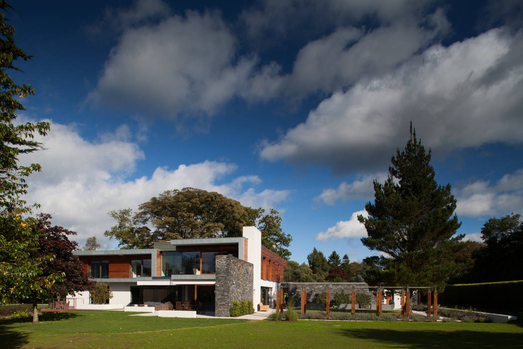 Garden house set in lush 3 acre site within an area of townscape ...