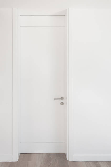Puerta de ingreso a vivienda. con medidas y proporciones descomunales ...