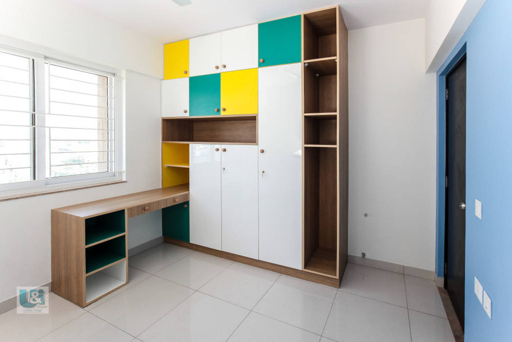 Wardrobe with a study table | homify