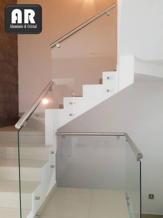 Barandal de vidrio templado de 9.5mm con pasamanos. | homify