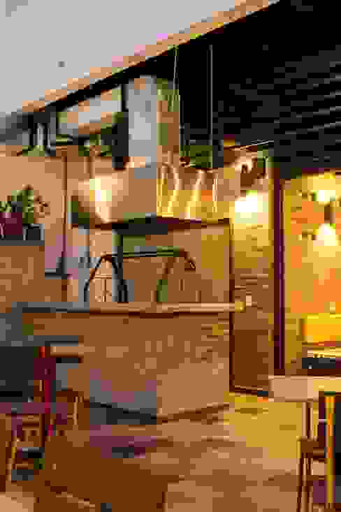 10 ideas de cocinas rústicas en el patio (¡con parrilla integrada ...