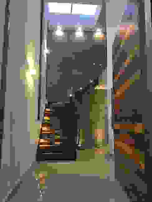 12 ideias lindas para iluminar a escada com spots, pendentes ou LEDs ...