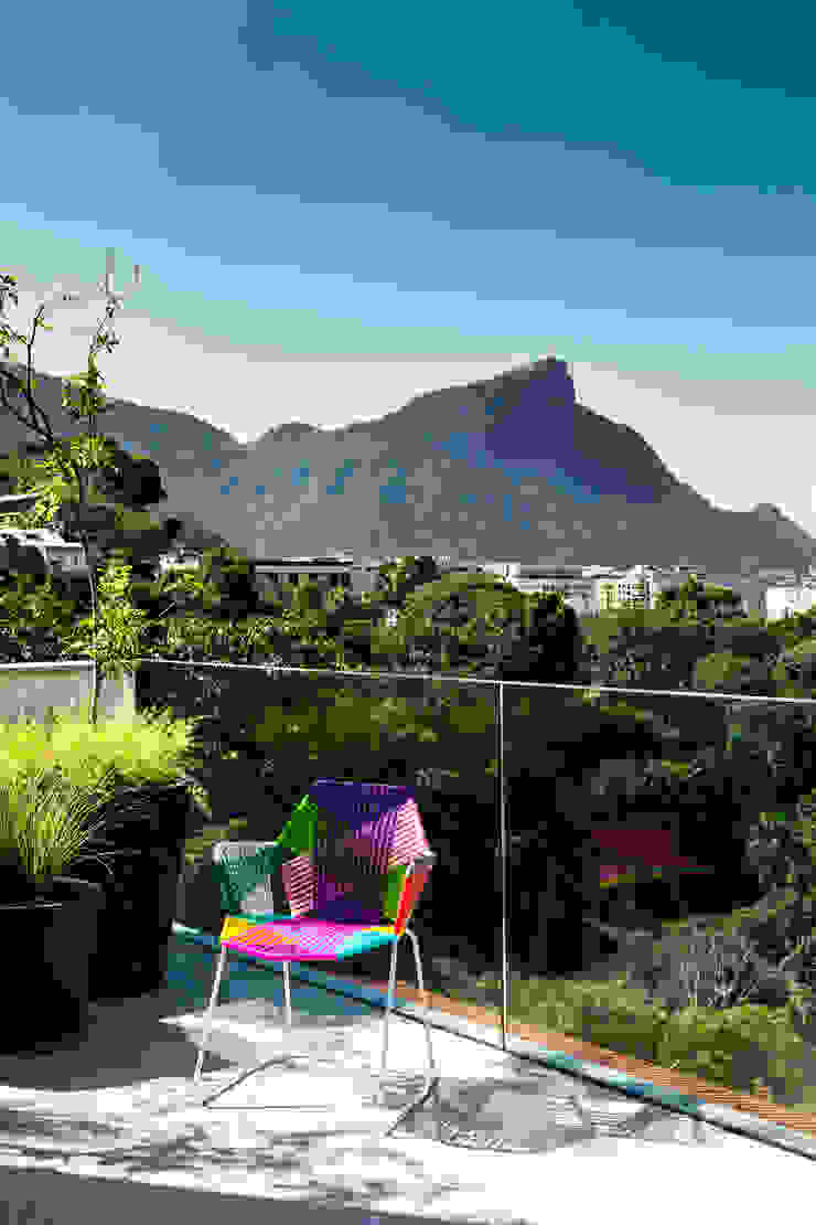 Por Trás De Uma Fachada Discreta, Muita Iluminação Natural E Uma ...