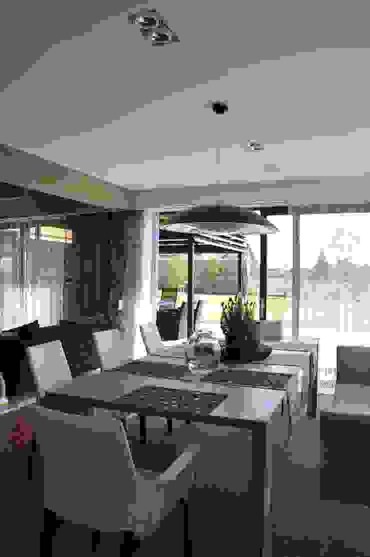 homify 360°: dom inny niż wszystkie w Zielonkach pod Krakowem | homify homify 360°: dom inny niż wszystkie w Zielonkach pod Krakowem | homify
