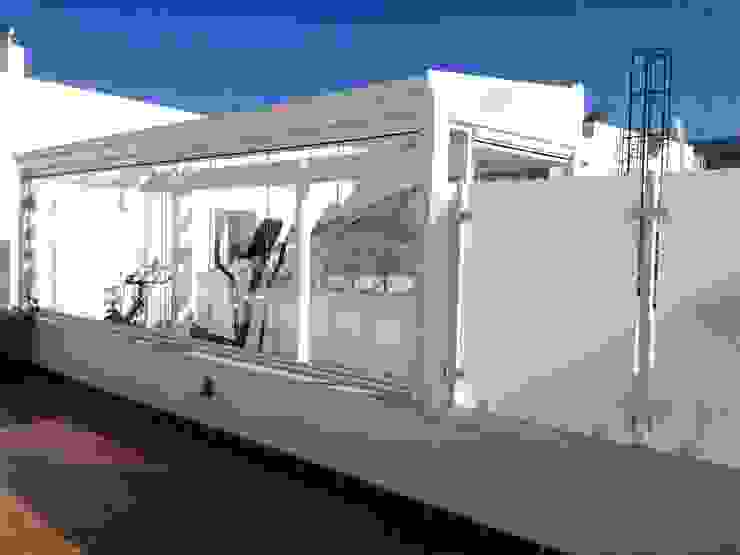 Gimnasio de Cristal Lumon y techo movible de cristal, Terraza con ...