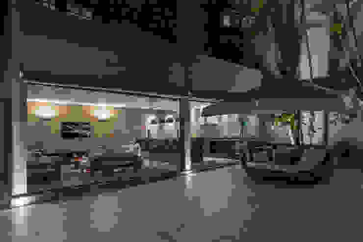 Un patio con terraza y asador ¡perfecta para recibir a los amigos! | homify