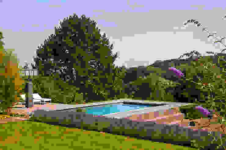 Sportlicher Gartenpool im Bergischen | homify