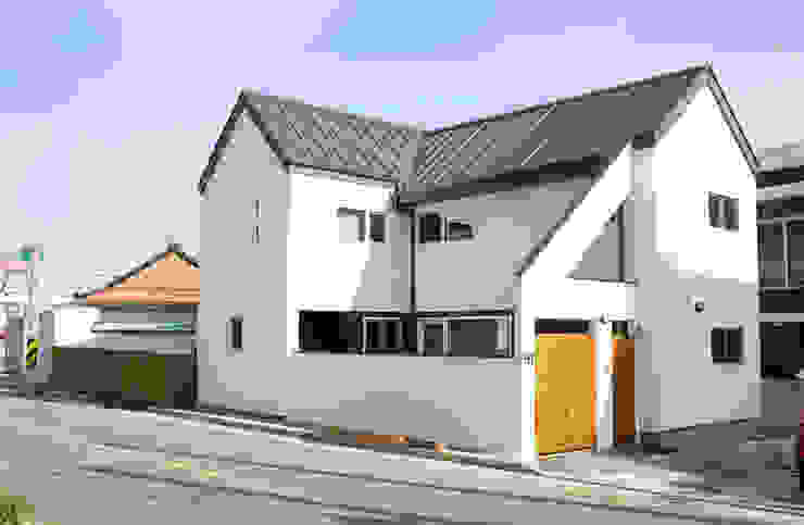 A simple L-shaped family home you can build on budget | homify