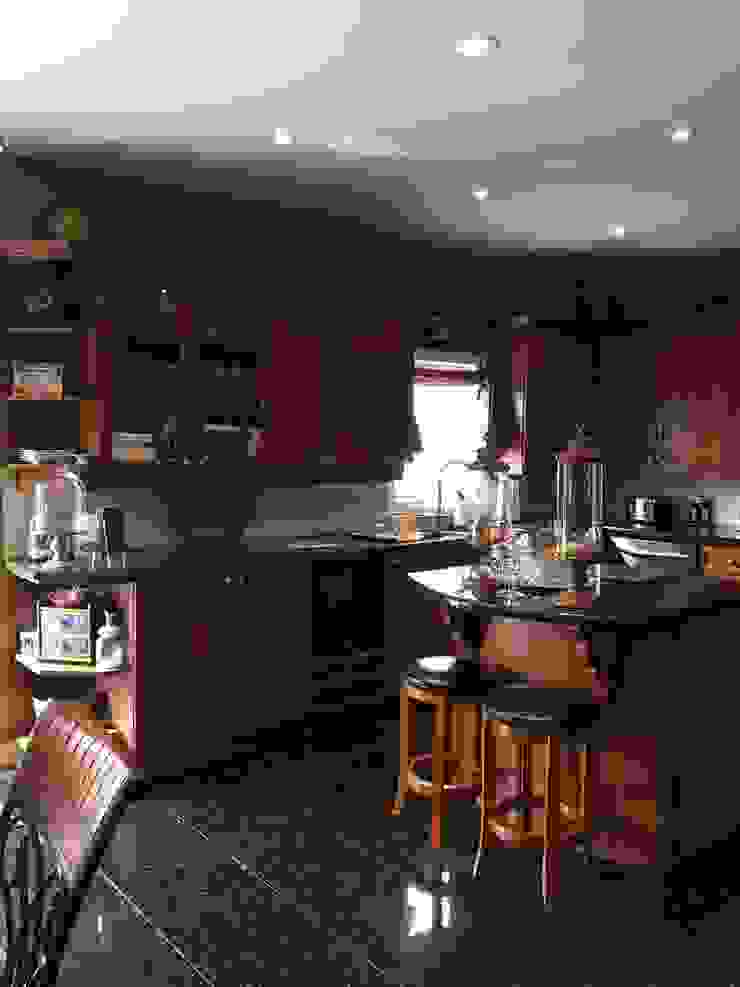 A kitschy Canadian kitchen gets a bright beautiful reno | homify