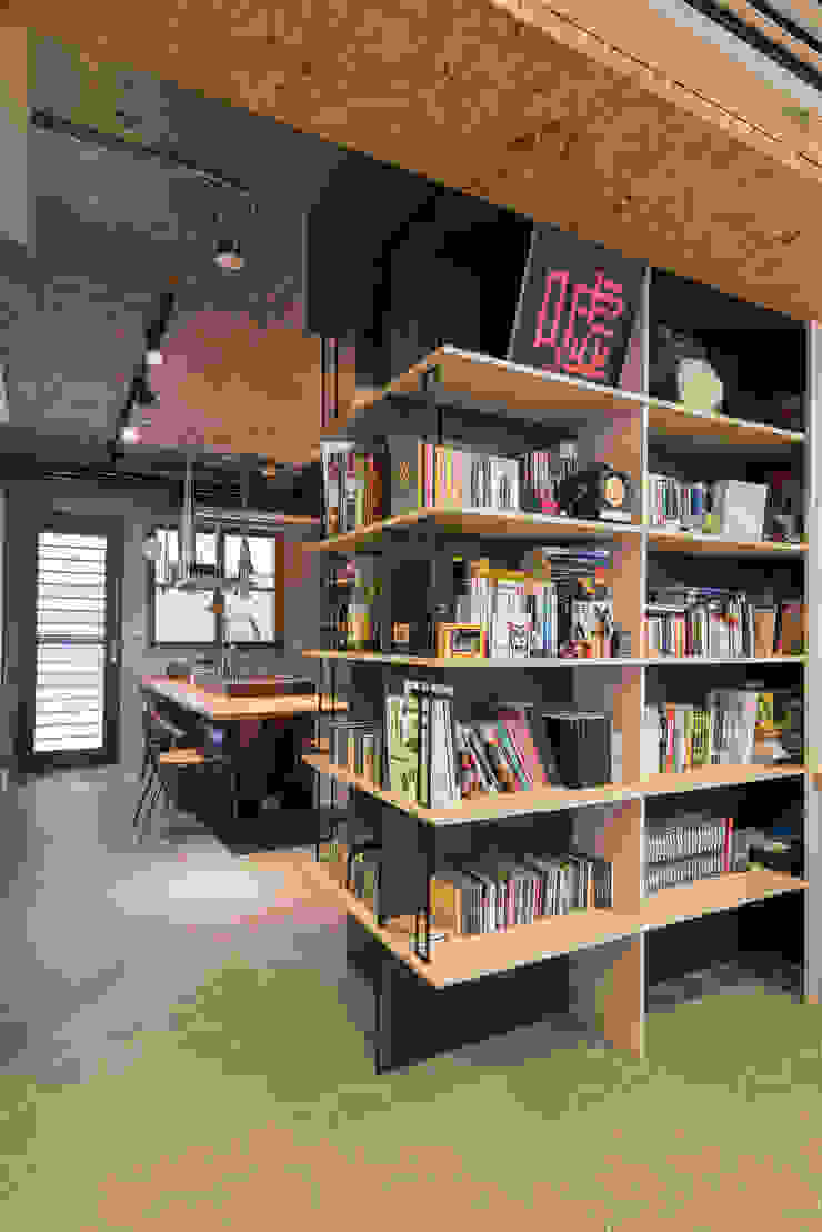 Rumah Dua Lantai Dengan Konsep Retro Yang Sangat Inspiratif dan ...