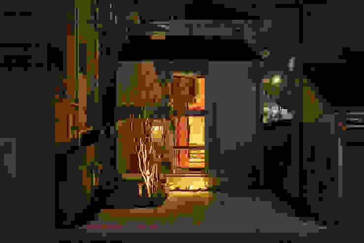 A very tiny urban house that is surprisingly spacious inside | homify ...