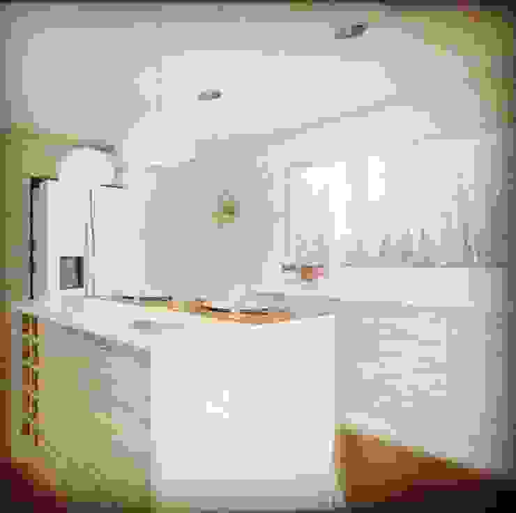 Diseño de cocina integral y complejo de cabañas por Territorio Arquitectura y Construcción ...