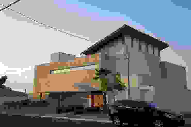 Fachada discreta: casa moderna em Piracicaba é perfeita para família ...