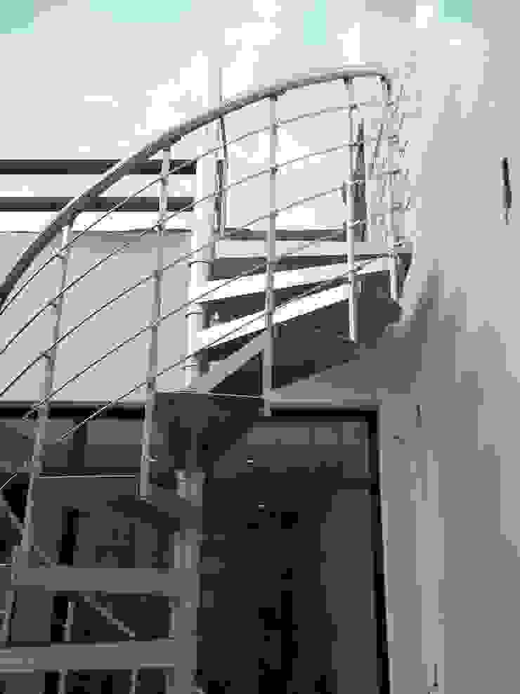 Escalera caracol MADRID de HELIKA Scale | homify