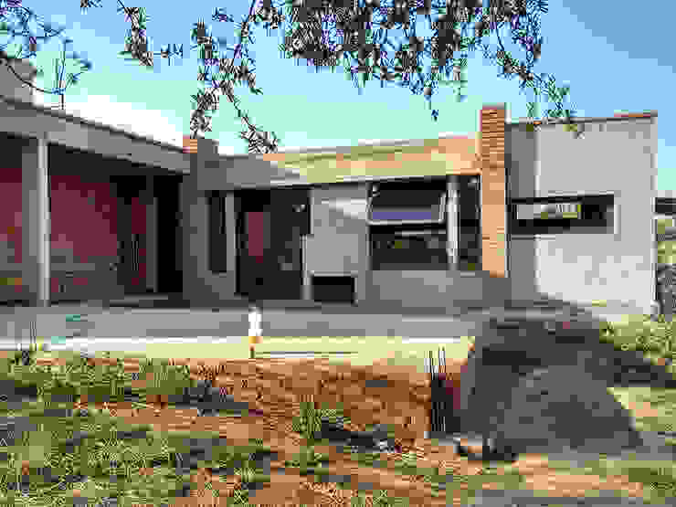 Diseño y Construcción de casa en Valle Anisacate por 1.61 Arquitectos | homify