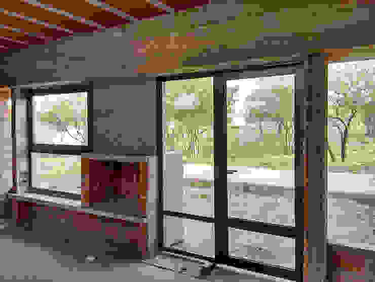 Diseño y Construcción de casa en Valle Anisacate por 1.61 Arquitectos | homify