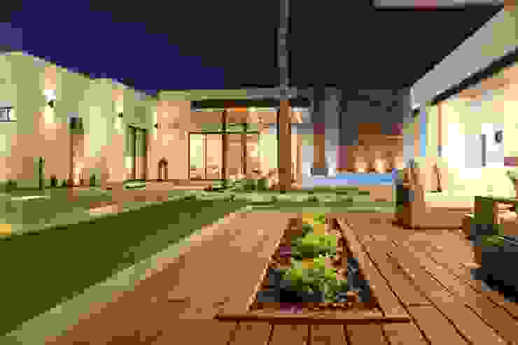 Diseño y construcción de espacio exterior por arquitectos de Hermosillo | homify