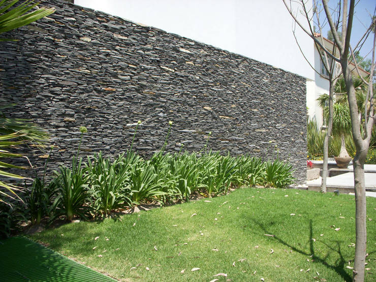 10 fantásticas maneras para incluir piedra laja en el patio