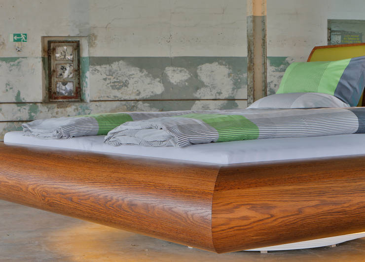 Drehbares Bett mit integriertem Soundsystem von Schreinerei Haas ...
