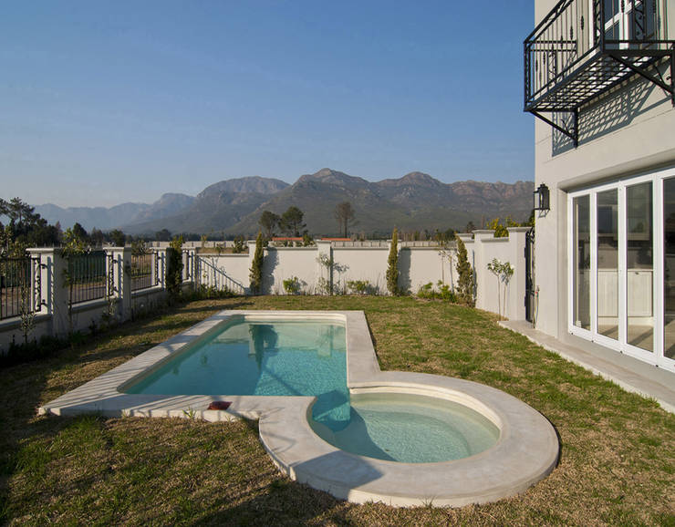 Piscinas color Arena RENOLIT ALKORPLAN2000 de RENOLIT Ibérica | homify