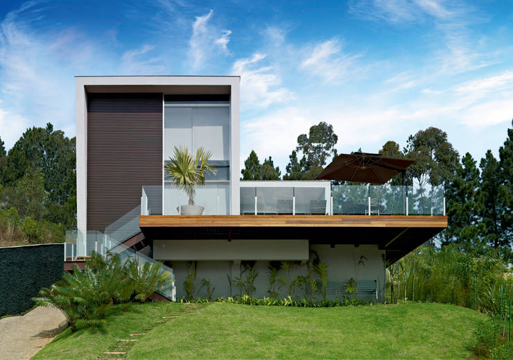 21 Fachadas de ensueño con balcón y terraza que te van a inspirar