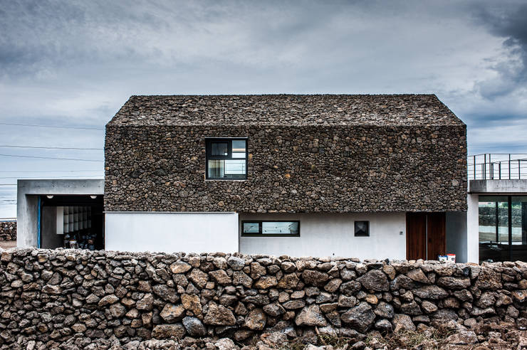 5 spectacular houses made of stone!