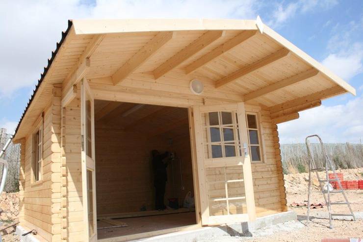 14 Garagens De Madeira Para Casas Grandes ou Pequenas