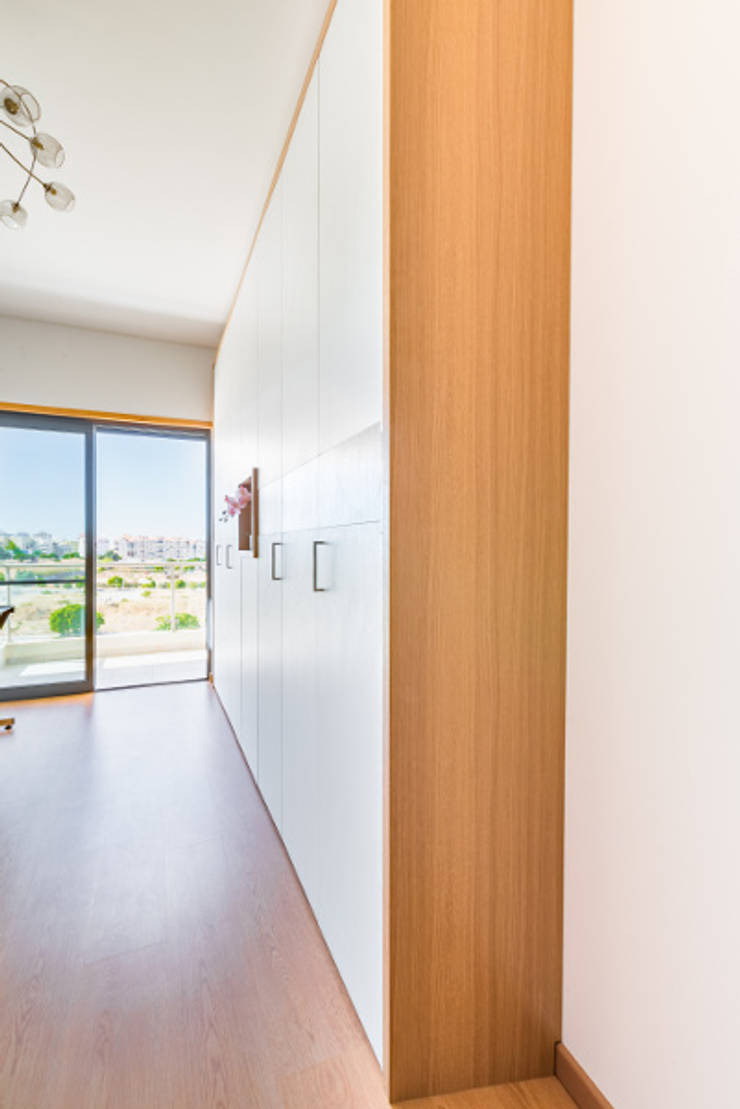 Roupeiro com apenas 35 cm de profundidade por GenesisDecor | homify