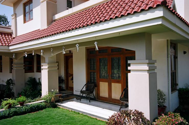 How to decorate concrete columns and make them functional