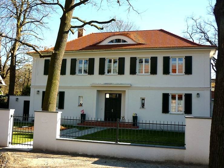 Neubau Villa im Landhausstil der 30er Jahre von SCHOß INGENIEUR GmbH ...