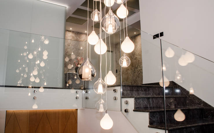 12 ideias lindas para iluminar a escada com spots, pendentes ou LEDs