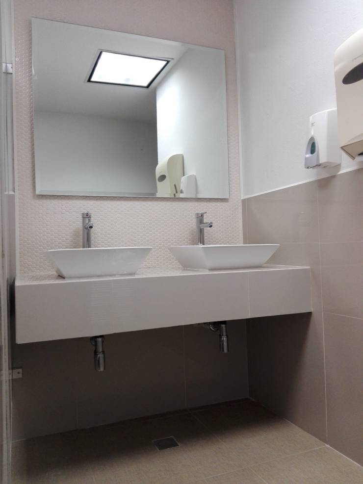 Renovación Módulos de Baños de Aguilar Arquitectos TRC | homify