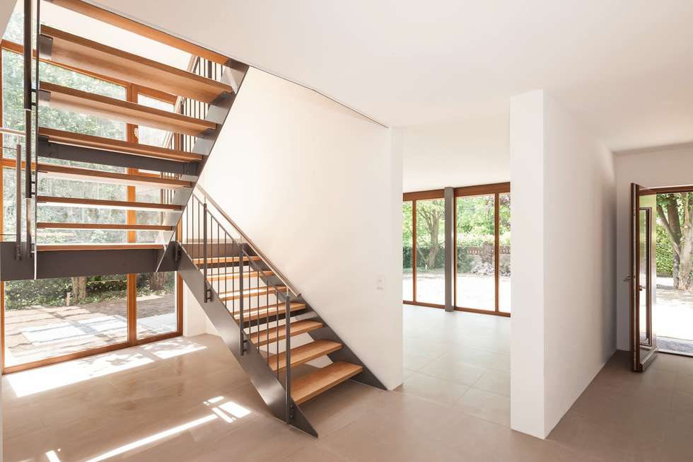 Blick vom eingangs- zum wohnbereich : flur & diele von in_design ...