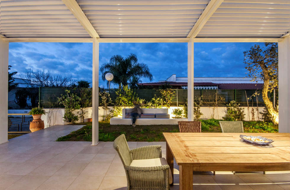 Patio esterno: giardino in stile in stile mediterraneo di francesco ...