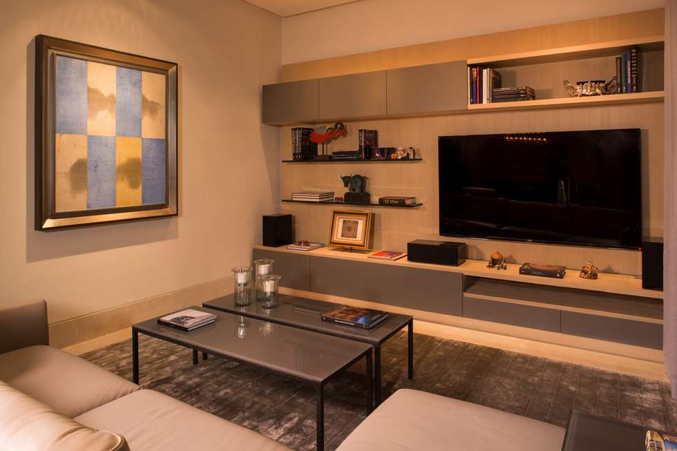 Sala de tv: salas multimedia de estilo moderno por rousseau arquitectos ...