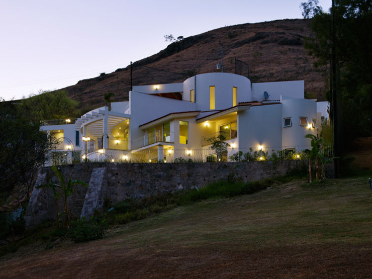 Explore the suburban home with unique minimalist style | homify