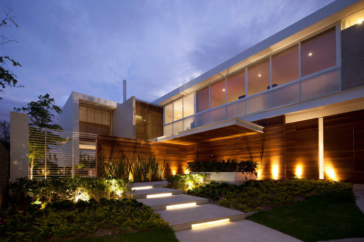 13 Houses with Gorgeous Front Entry Paths